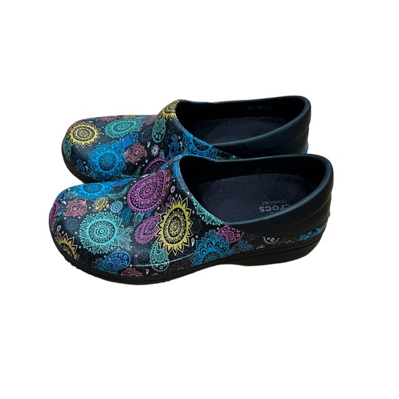 CROCS | Shoes | Crocs Nursing Clogs Paisley Print | Poshmark